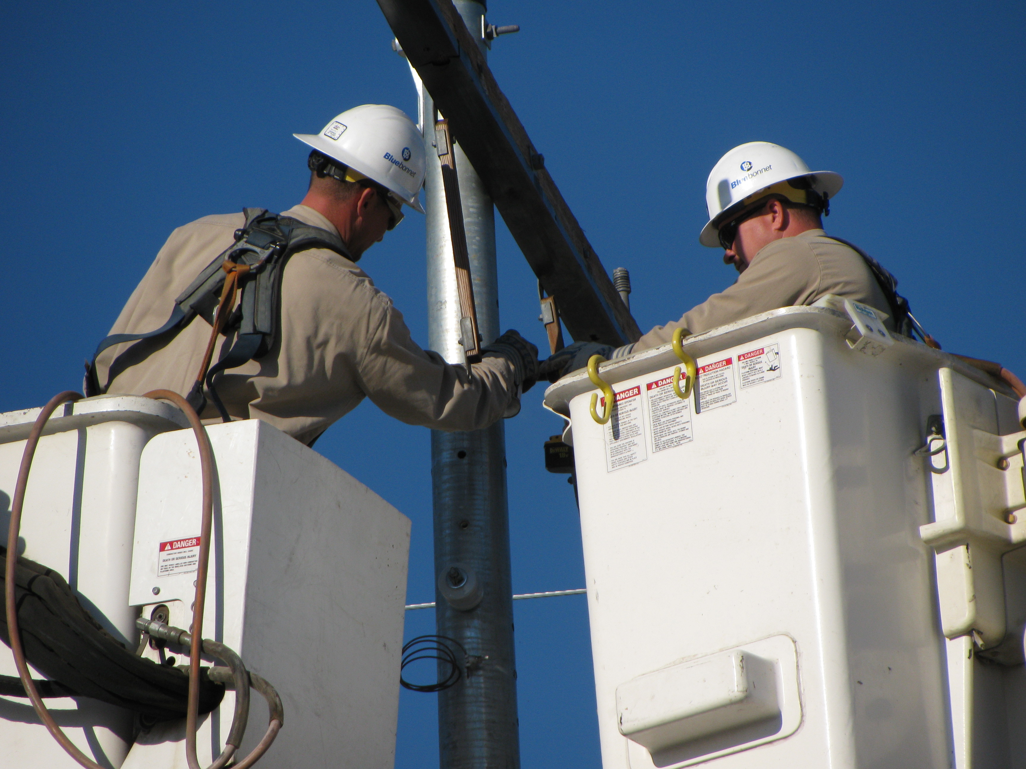 Utility Pole Showdown: Wood vs. Steel - Electricity Today